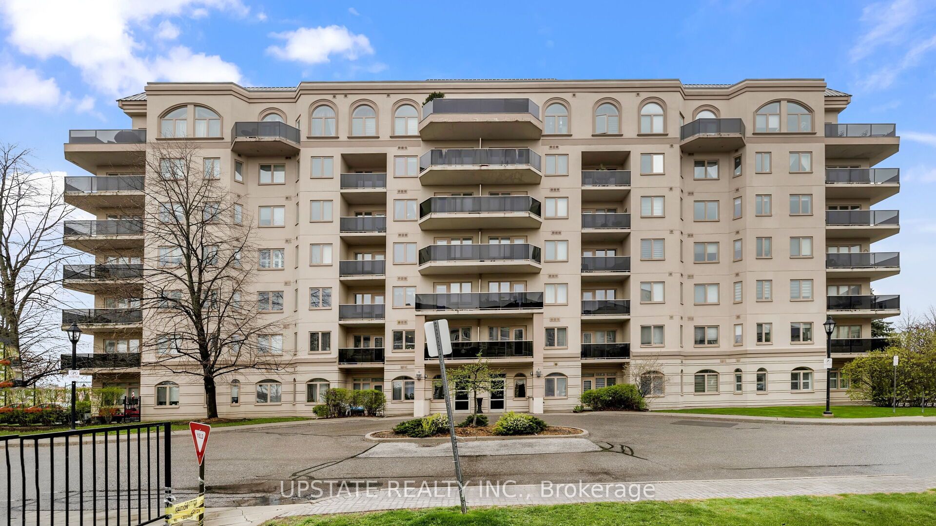 107 - 7 Dayspring Circ, Brampton, Ontario L6P1B8 Sold History | HouseSigma